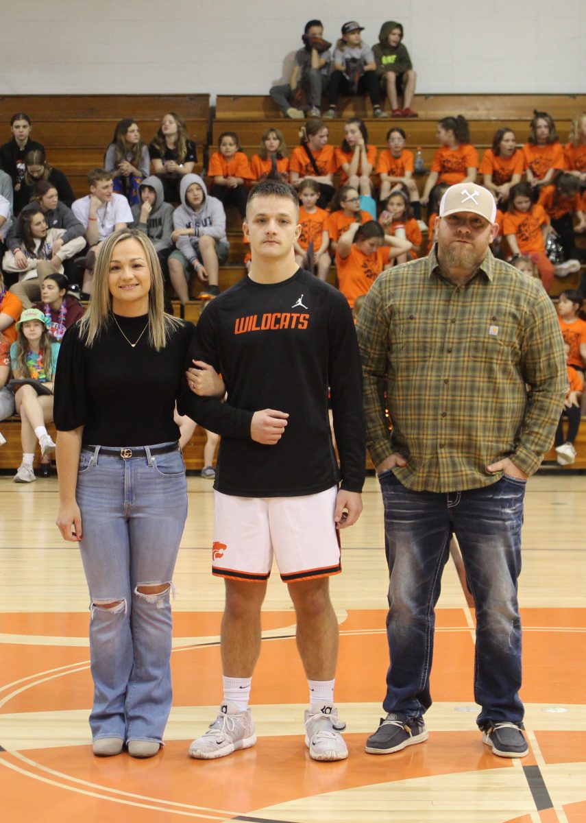 Wildcats celebrate Senior Night – The Licking News