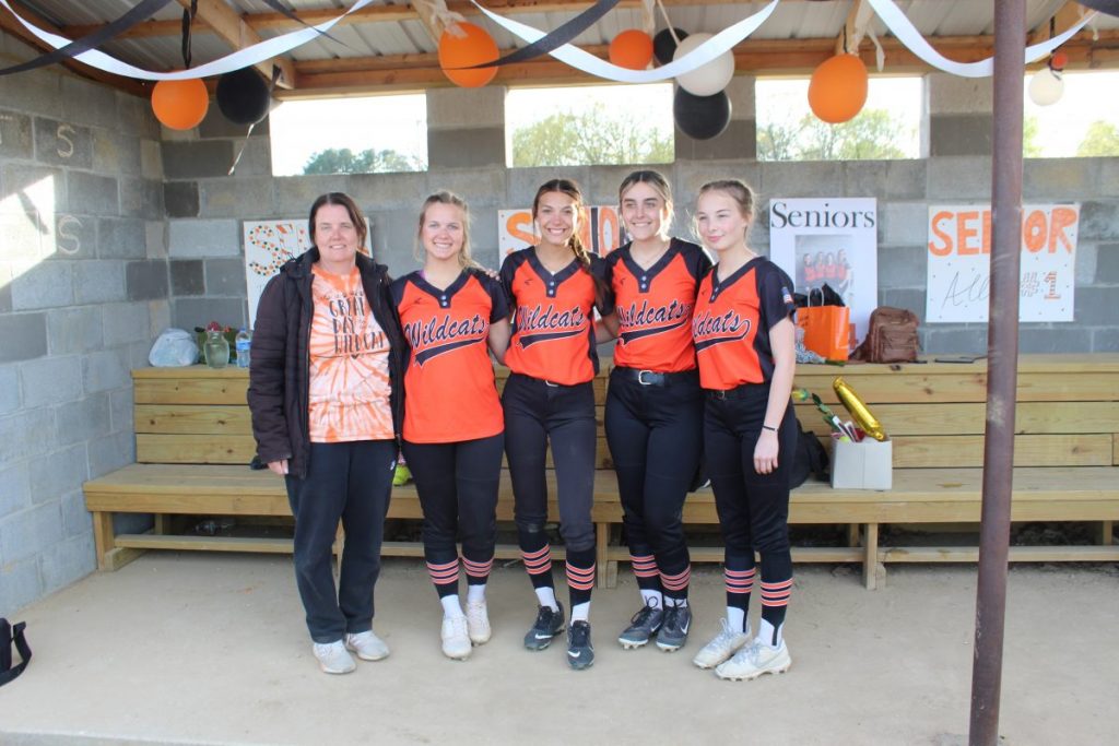 Lady Wildcat Softball celebrates Senior Night – The Licking News
