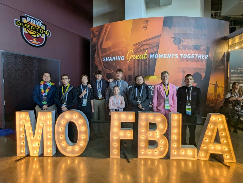 Members and advisers celebrate Missouri FBLA State Leadership ...